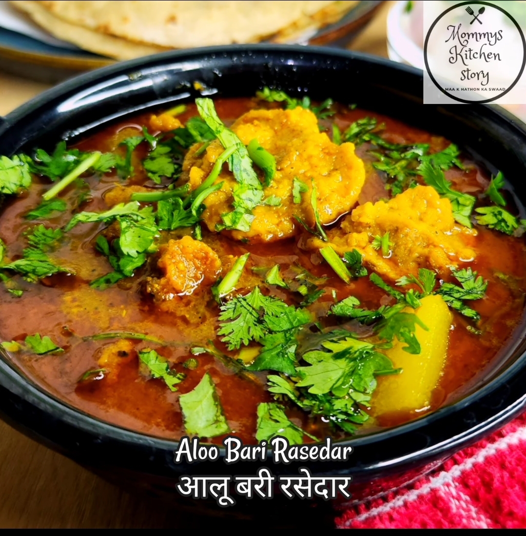 Aloo bari rasedar | आलू बरी की रसेदार सब्जी | Aloo Mangodi Recipe ...